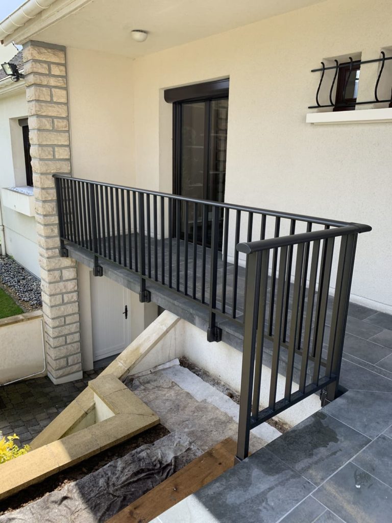 Installation d'un garde-corps à Marcoussis - Clair de Baie